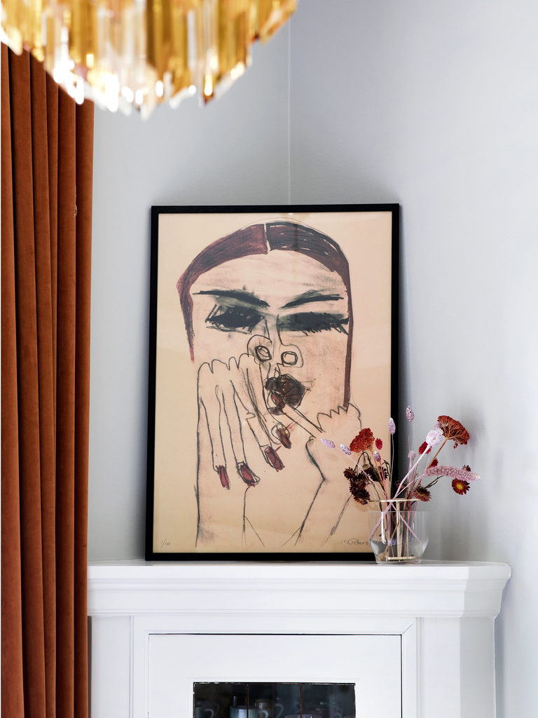 Woman with red nails | Beauton Art Gallery